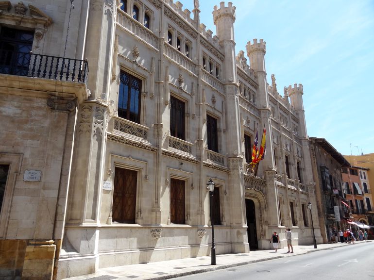 El Consell de Mallorca suspende la construcción de grandes superfices ...