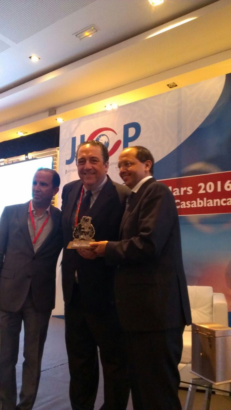 El doctor Soler recibe una distinción en Casablanca | Radio Elche ...