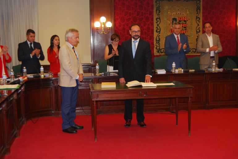 Sergio Soler ya es concejal de Móstoles por el PP | SER Madrid Oeste ...