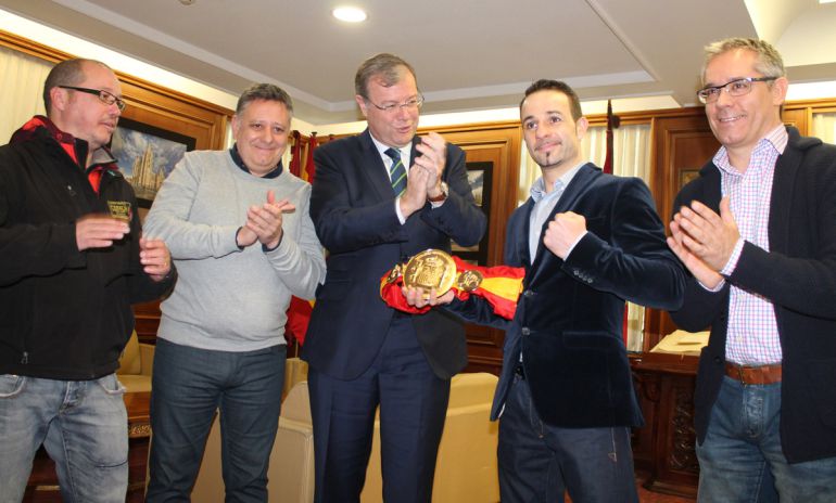 Saúl Tejada abandona la UCI y ya respira por sí mismo | Radio León ...