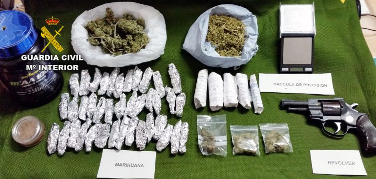 Desmantelan tres inmuebles dedicados al cultivo, secado y distribución de marihuana | Radio ...