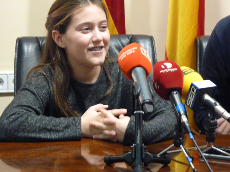 Alba Montes Cruzado es la niña que ilustra el cartel de la Cabalgata de ...