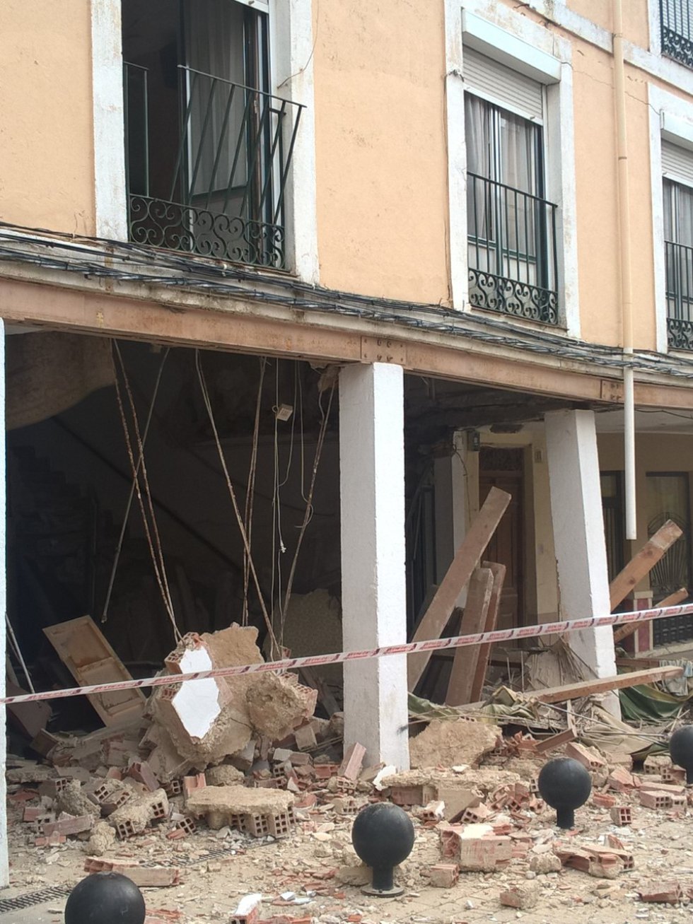 Así han quedado las casas derrumbadas en la Plaza de la Constitución ...