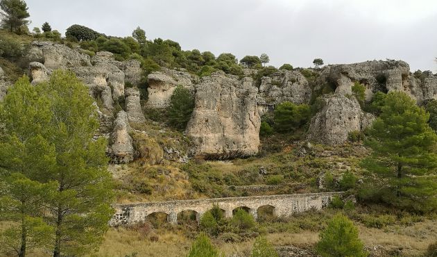Entre riscas y hocinos, por el acueducto de Cuenca, hasta la Cueva del ...
