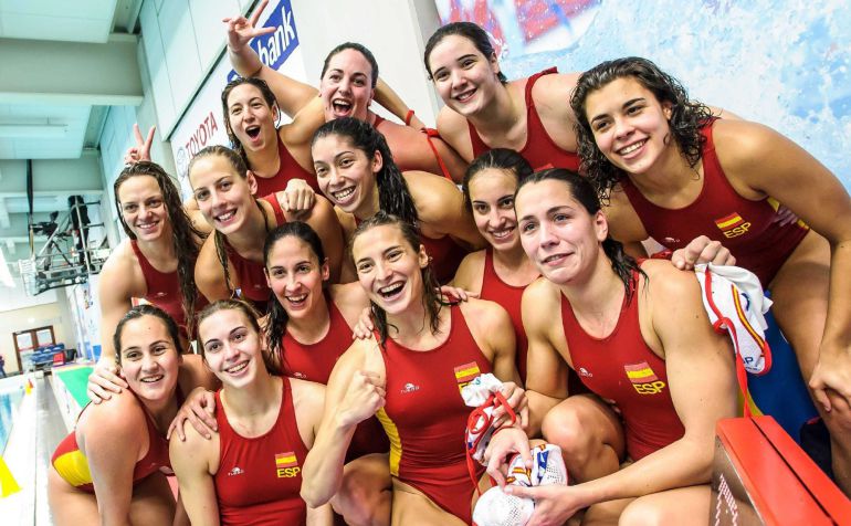 WATERPOLO: Laura Ester: "El vestuario era una locura" | El Larguero ...