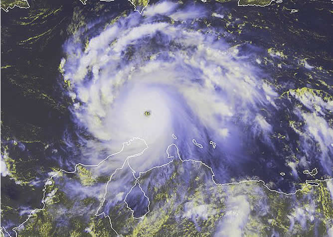 El huracán 'Félix' alcanza la categoría 5 en su avance hacia ...
