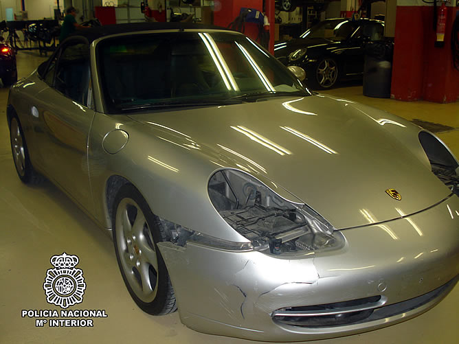 El faro roto de un Porsche delata al autor de un atropello mortal en ...