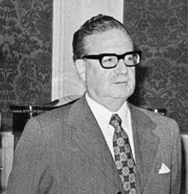 El presidente chileno Allende, en una fotografía de 1973 | Radio Bilbao ...