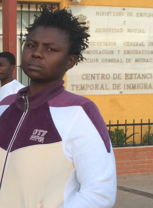 Astan Traore, la segunda mujer que consigue saltar la valla de Melilla ...