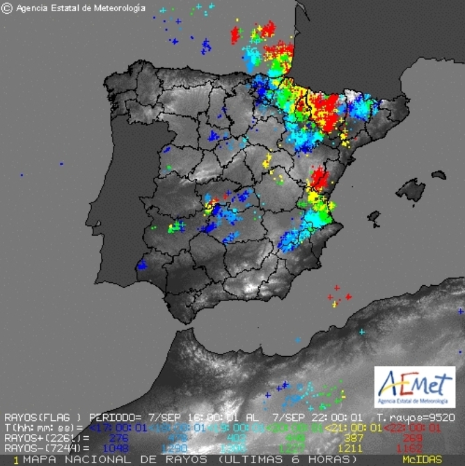 Una fuerte tormenta eléctrica ilumina el cielo de Valencia | Radio ...