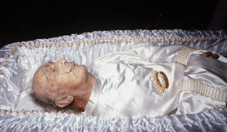 "Genio y figura hasta la sepultura": así contó la SER el entierro de ...