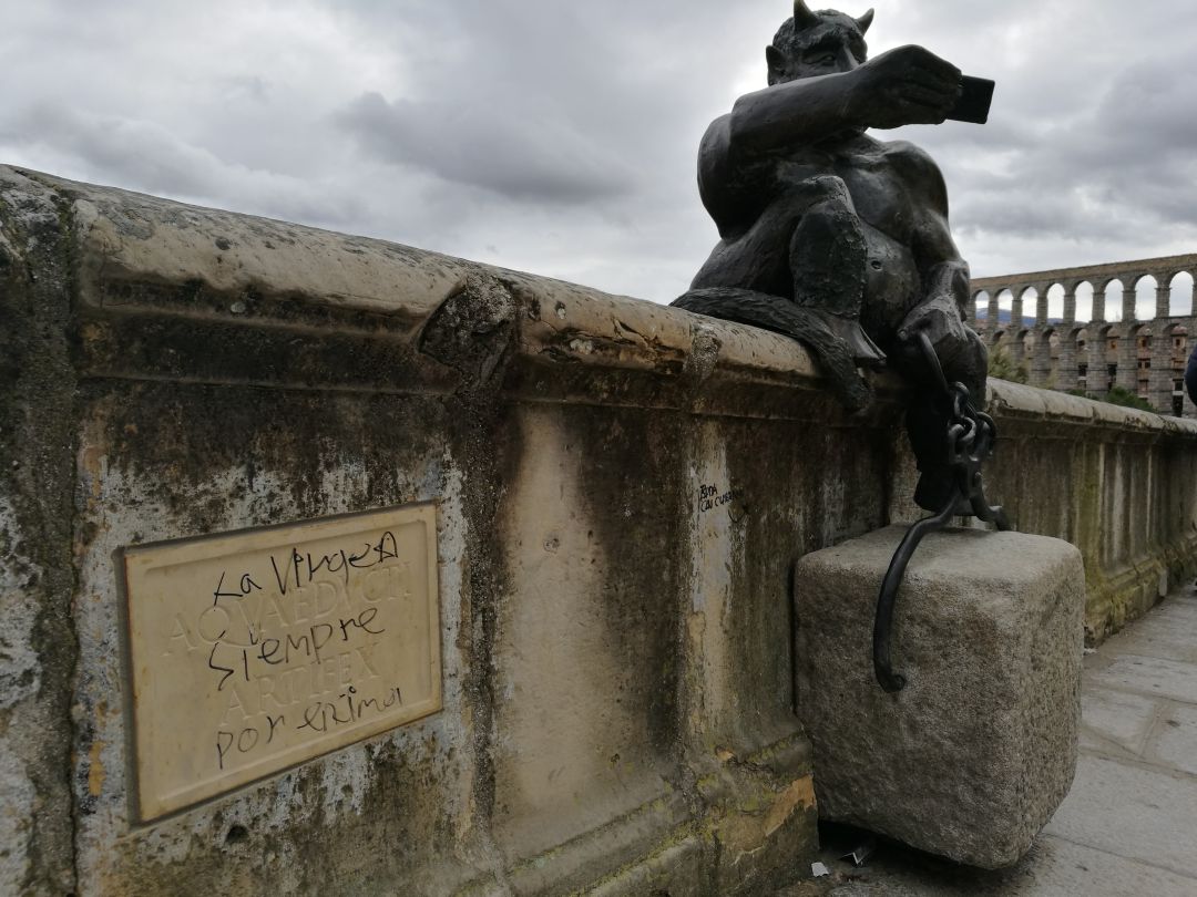 El diablillo sufre el primer acto vandálico | Radio Segovia ...