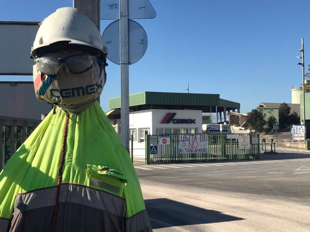 Los trabajadores de Cemex aceptan el preacuerdo sobre el ERE | Radio ...