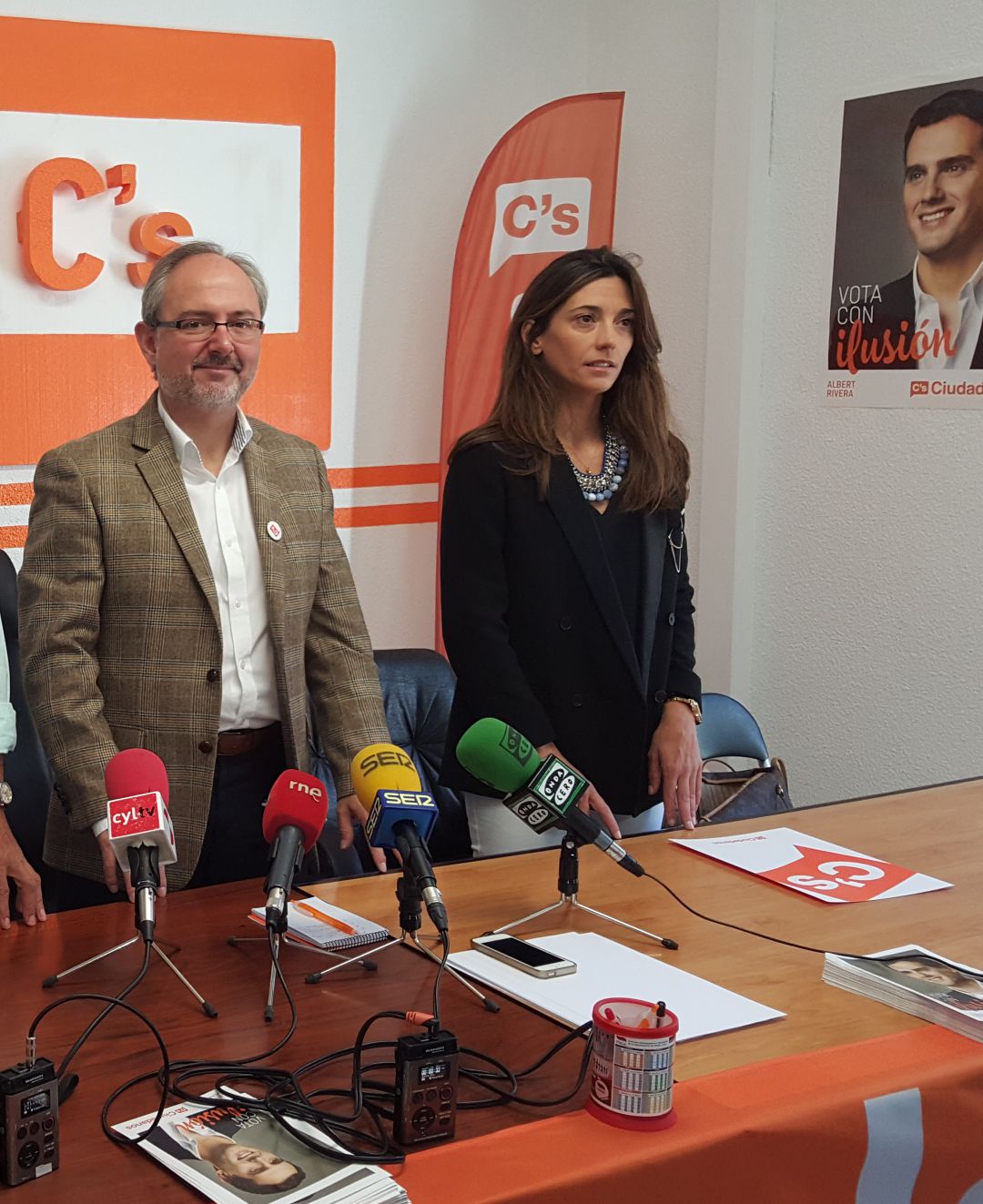 Enrique Rivero al Congreso y Elena León al Senado candidatos de ...