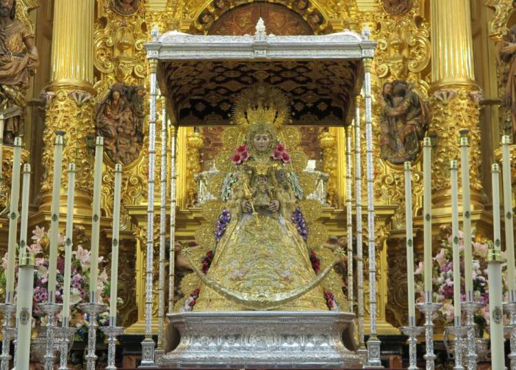 La Virgen del Rocío ya está en su paso: La Virgen del Rocío ya está en ...