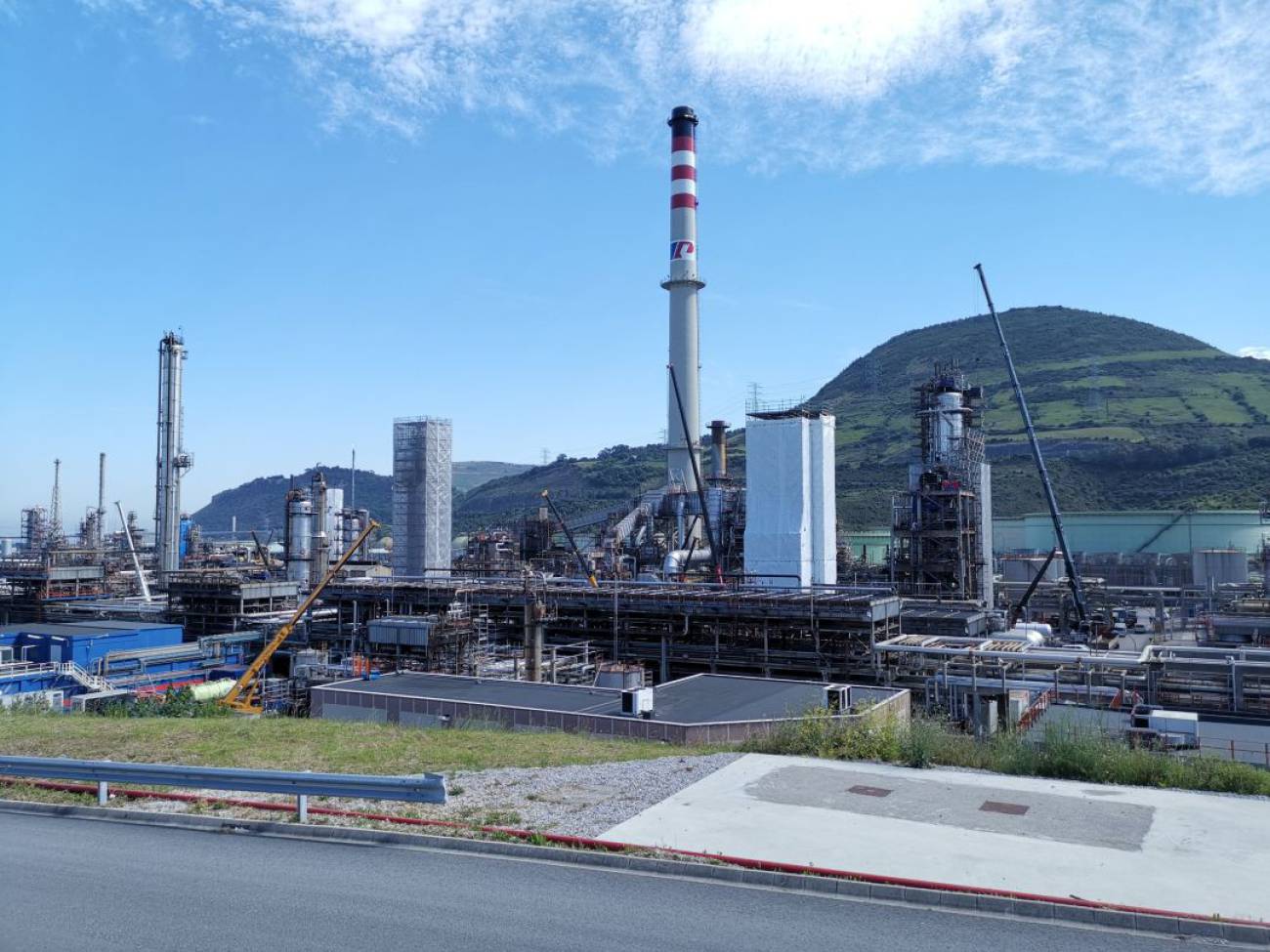 Las obras de mantenimiento de Petronor llegan a su ecuador | Radio ...