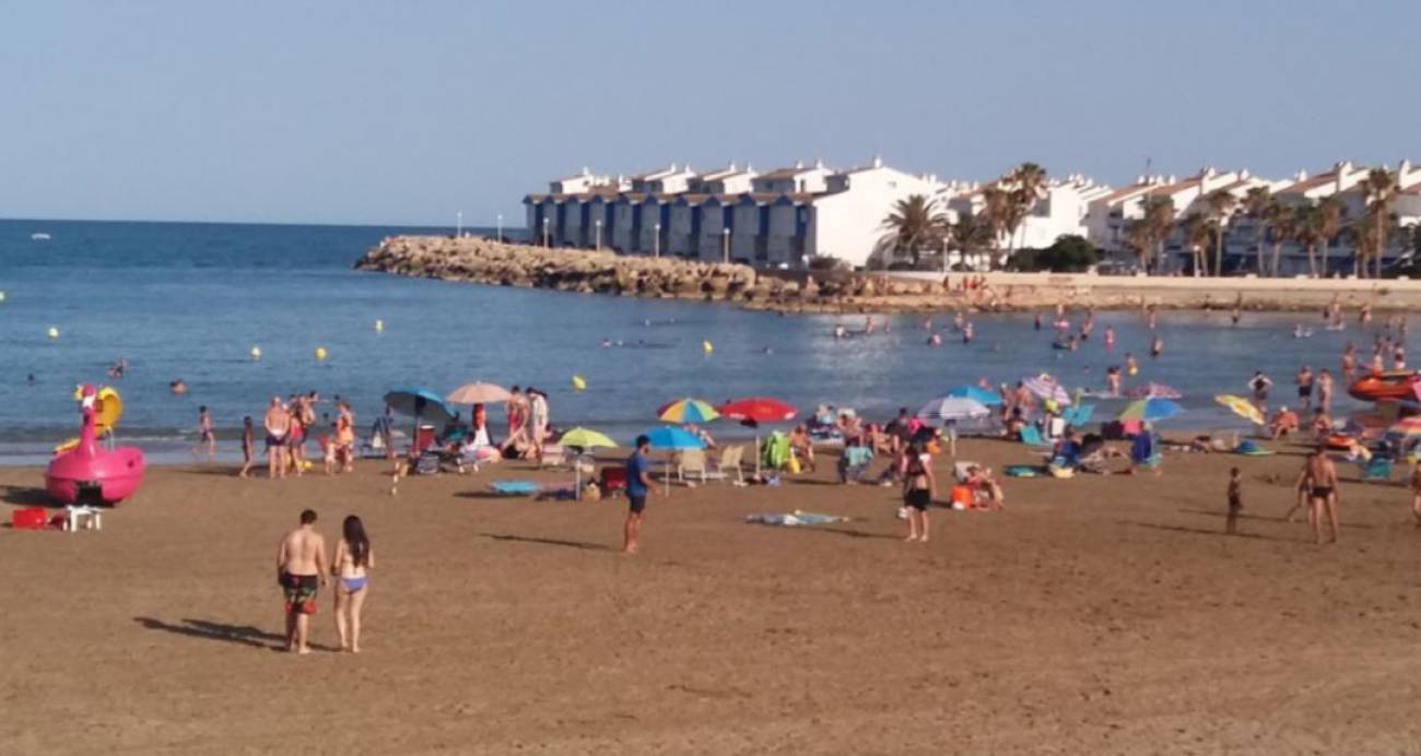 El Ayuntamiento de Alcossebre reabre la playa de Las Fuentes | Radio ...